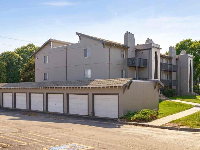Camelot Village 1 Bedroom Apartment for Rent at 2344 N 92nd Ave, Omaha, NE 68134