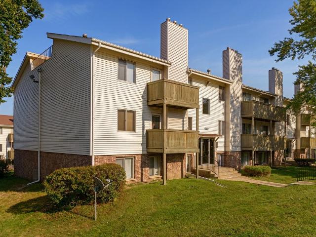 Camelot Village 2 Bedroom Apartment for Rent at 2344 N 92nd Ave, Omaha, NE 68134