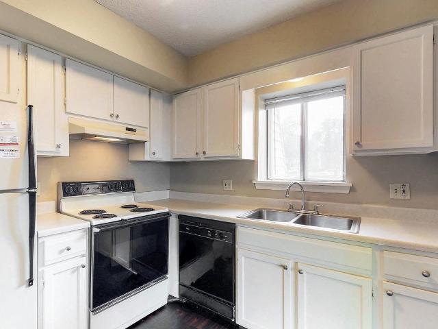 Camelot Village 2 Bedroom Apartment for Rent at 2344 N 92nd Ave, Omaha, NE 68134