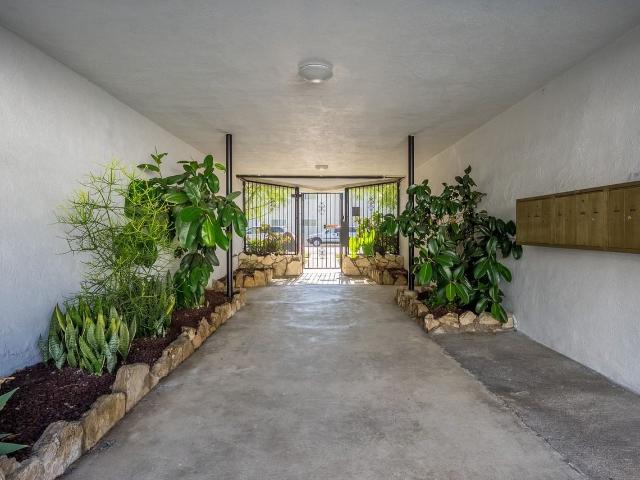 Camellia Arms 1 Bedroom Apartment for Rent at 1205 1205 1211 S. Loara Street, Anaheim, CA 92802 The Anaheim Resort