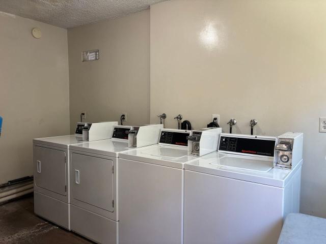 Camellia Arms 2 Bedroom Apartment for Rent at 1205 1205 1211 S. Loara Street, Anaheim, CA 92802 The Anaheim Resort