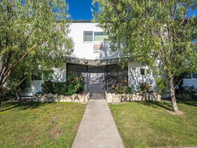 Camellia Arms 2 Bedroom Apartment for Rent at 1205 1205 1211 S. Loara Street, Anaheim, CA 92802 The Anaheim Resort