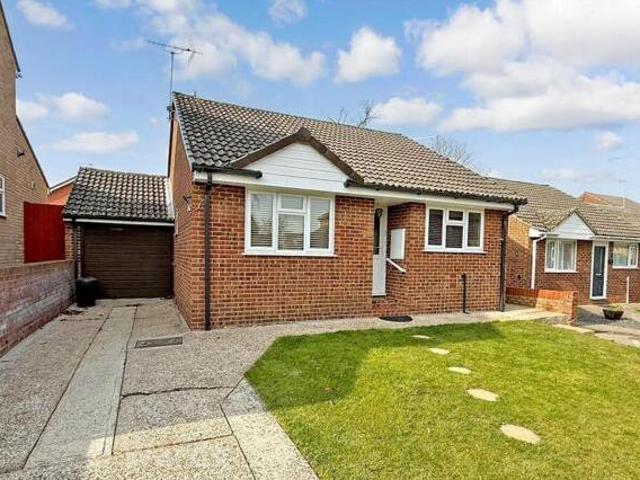 Camellia Close, Rainham, 2 Bedroom Detached