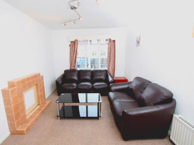 Camellia Lane, Surbiton KT5 5 bed maisonette to rent £3,800 pcm £877 pw