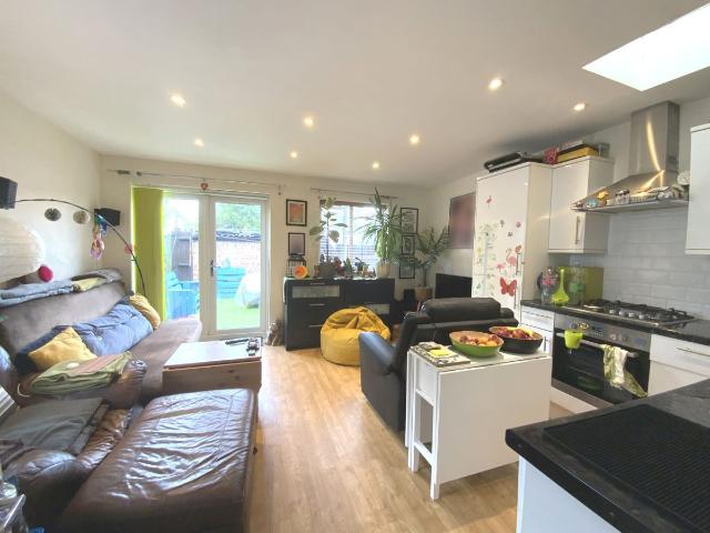 Camellia Lane, Surbiton KT5, 1 bed detached house to rent, £1,395 pcm | PrimeLocation