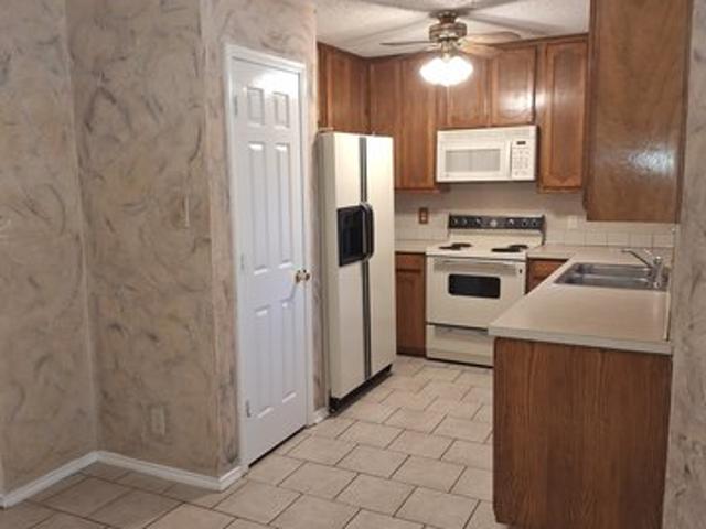 Camellia St, Denton, TX 76205