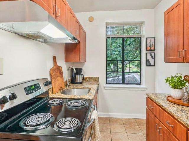 Cameron Court 1 Bedroom Apartment for Rent at 804 W Morgan St, Raleigh, NC 27603
