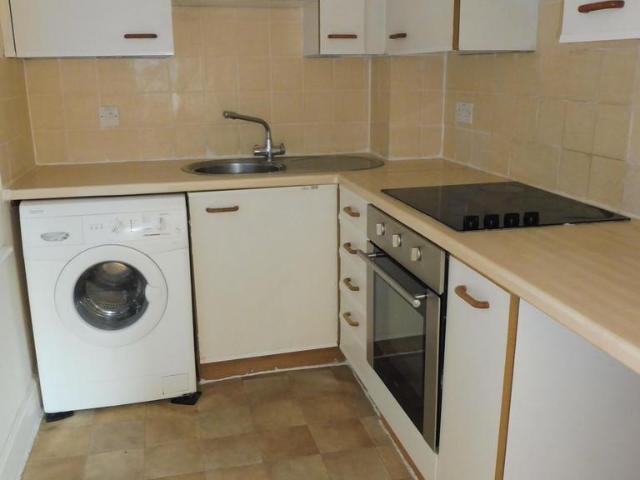 Cameron Road, Croydon 2 bed flat to rent £1,650 pcm £381 pw