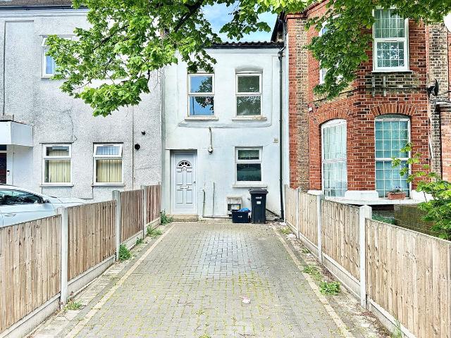 Cameron Road, Ilford IG3, 2 bed property to rent, £1,900 pcm | PrimeLocation