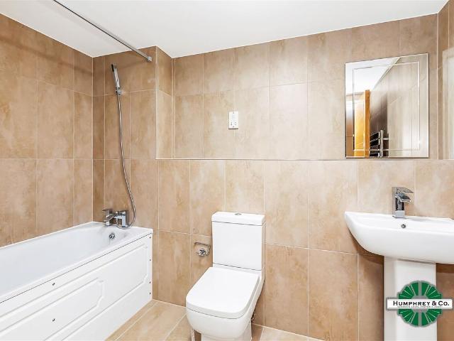 Cameron Road, Ilford IG3, 3 bed flat to rent, £2,000 pcm | PrimeLocation