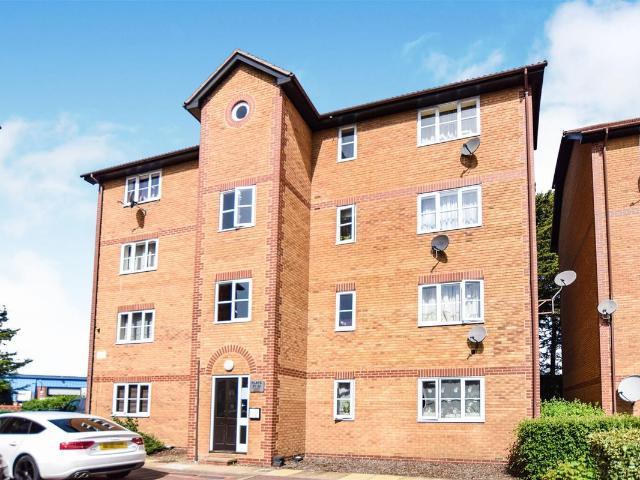 Cameron Square, Mitcham CR4, 1 bed flat to rent, £1,400 pcm | PrimeLocation