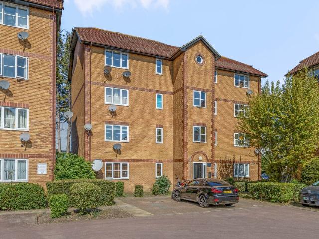 Cameron Square, Mitcham, Surrey, London CR4, 1 bed flat to rent, £1,425 pcm | PrimeLocation