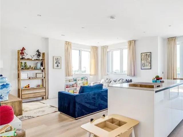 Camera House, Broom Road, London, TW11 9FH, United Kingdom | 3 bed apartment for rent #166427642 | Rentberry