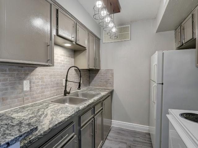Camino Del Sol Apartments 3 Bedroom Apartment for Rent at 1120 Red Bluff Rd, Pasadena, TX 77506