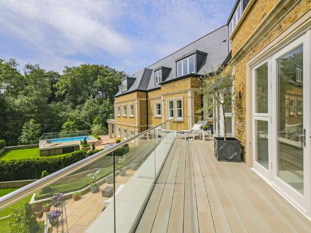 Camlet Way, Hadley Wood. 3 bed apartment to rent £7,950 pcm £1,835 pw