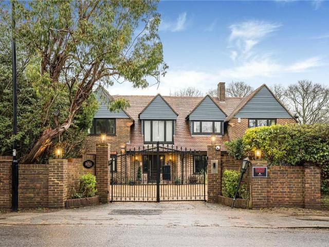 Camlet Way, Hadley Wood. 5 bed detached house to rent £8,995 pcm £2,076 pw