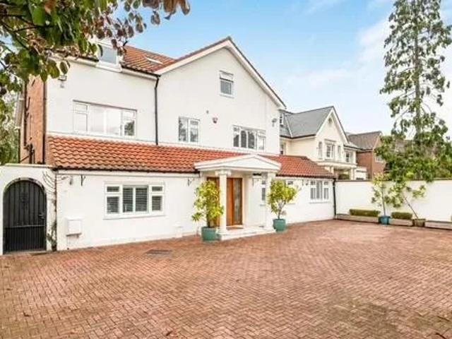 Camlet Way, London, EN4 0NH, United Kingdom | 7 bed house for rent #165522185 | Rentberry