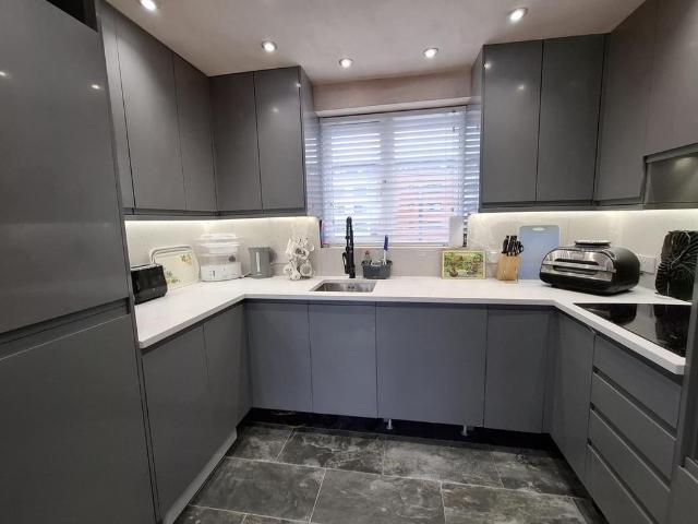 Camona Drive, Swansea 2 bed apartment to rent £1,695 pcm £391 pw