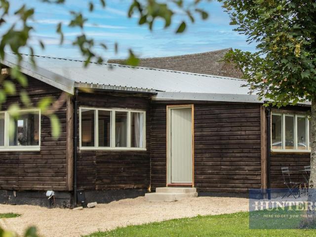 Camp Farm, The Camp, Nr Stroud GL6, 2 bed detached bungalow to rent, £900 pcm | PrimeLocation