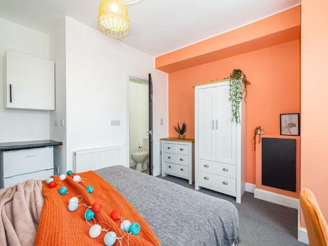 Camp Hill Road, Nuneaton, CV10 0JH