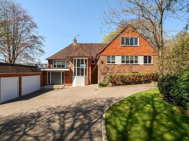 Camp Road, Gerrards Cross. 5 bed detached house to rent £7,500 pcm £1,731 pw