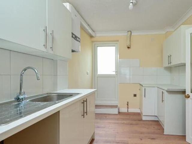 Camp Road, Farnborough, 2 Bedroom Flat