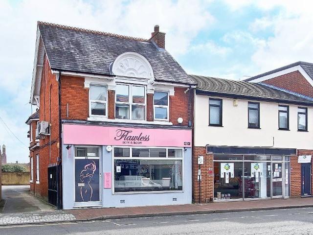Camp Road, Farnborough, Farnborough GU14, 1 bed flat to rent, £1,050 pcm | PrimeLocation