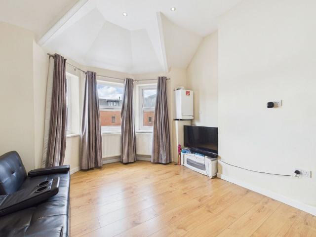 Camp Road, Farnborough, Hampshire GU14, 1 bed flat to rent, £1,050 pcm | PrimeLocation