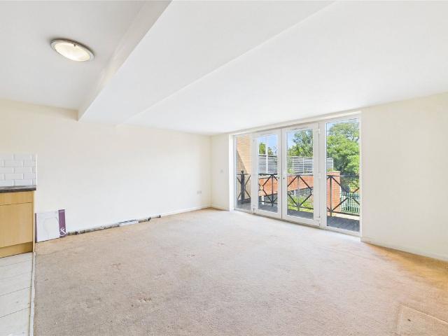 Camp Road, Farnborough, Hampshire GU14, 1 bed flat to rent, £1,050 pcm | PrimeLocation