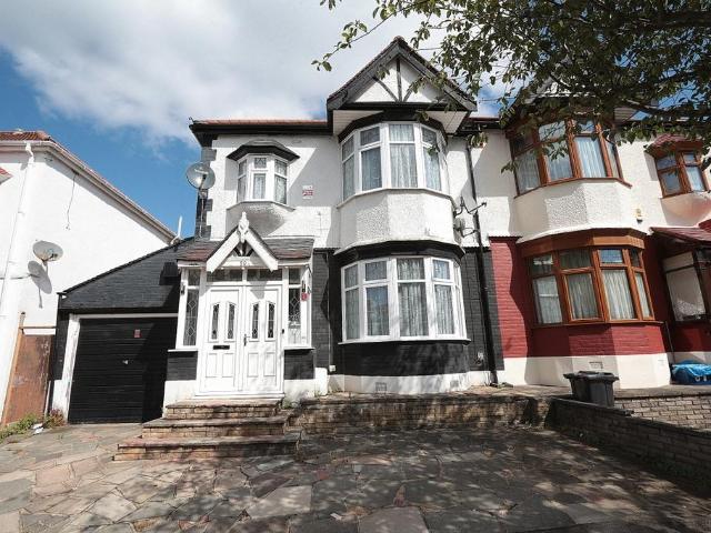 Campbell Avenue, Essex IG6 3 bed semi detached house to rent £2,550 pcm £588 pw