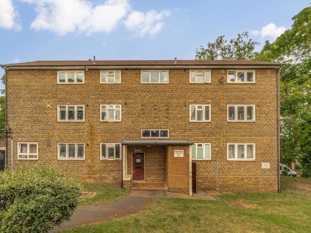 Campbell Close, London SE18, 3 bed flat to rent, £1,900 pcm | PrimeLocation