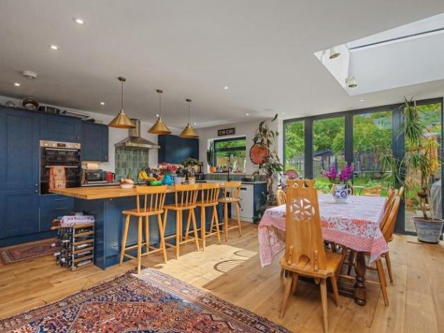 Campbell Road, Oxford 3 bed semi detached house to rent £2,900 pcm £669 pw