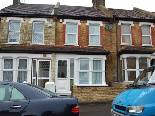 Campbell Road, Gravesend DA11, 3 bed terraced house to rent, £1,650 pcm | PrimeLocation