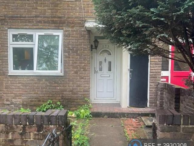 Campbell Road, London, E3 3 bed maisonette to rent £3,000 pcm £692 pw