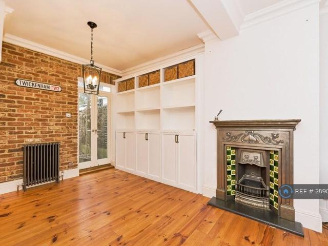 Campbell Road, Twickenham, TW2 3 bed terraced house to rent £3,400 pcm £785 pw