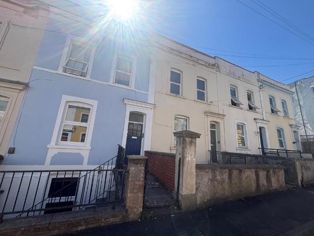 Campbell Street, Bristol, BS2 3 bed flat to rent £1,750 pcm £404 pw