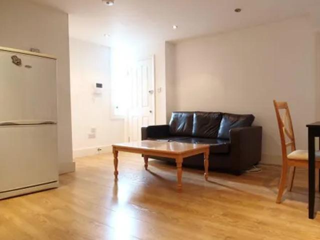 Campbell & Syme, 9 Fortis Green, London, N2 9JR, United Kingdom | 2 bed apartment for rent #167385195 | Rentberry