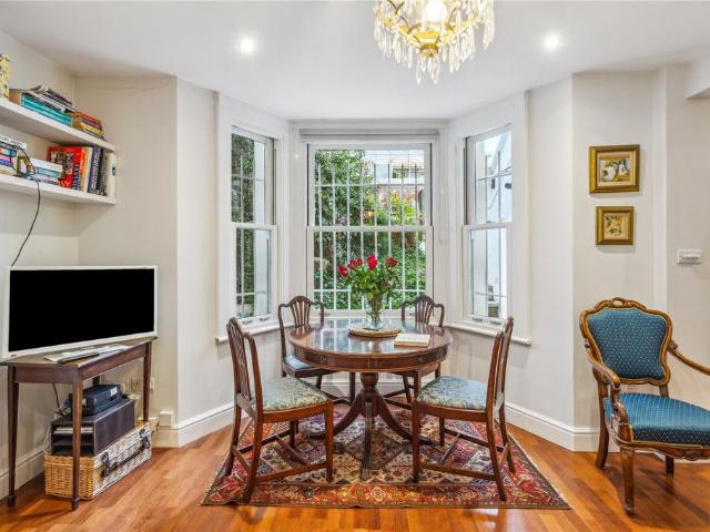 Campden Grove, London, W8 2 bed flat to rent £3,500 pcm £808 pw
