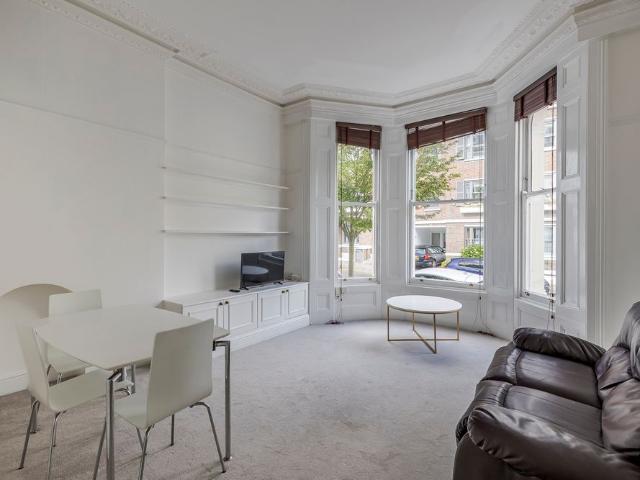 Campden Hill Gardens, Kensington, London, W8