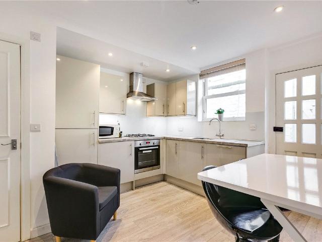 Campden Hill Gardens, Kensington, London W8, 1 bed flat to rent, £1,950 pcm | PrimeLocation