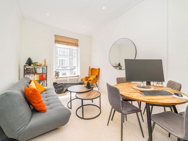 Campden Hill Gardens, Kensington W8, 1 bed flat to rent, £2,800 pcm | PrimeLocation
