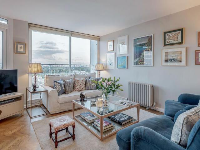 Campden Hill Towers, Notting Hill. 2 bed flat to rent £6,500 pcm £1,500 pw