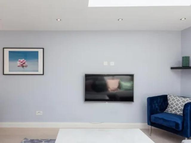 Camper, 39 Floral Street, London, WC2E 9BZ, United Kingdom | 2 bed apartment for rent #154575297 | Rentberry