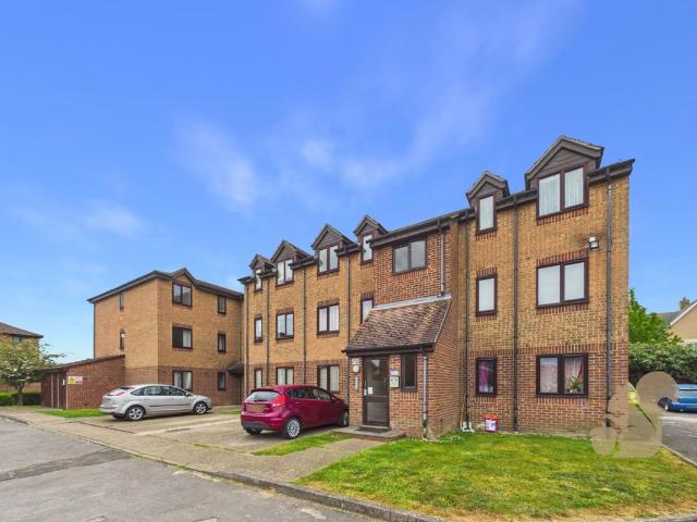 Campernell Close, Brightlingsea CO7, 2 bed flat to rent, £1,050 pcm | PrimeLocation