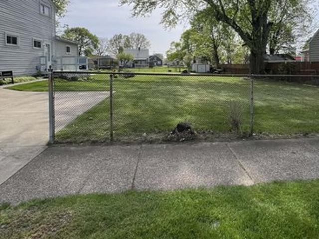 Camphausen Ave, Erie, PA 16510