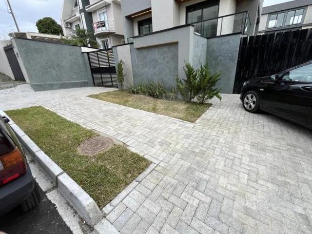 Campina do Siqueira Sobrado Moderno 3 suites amplas 3 vagas 238m² privativos