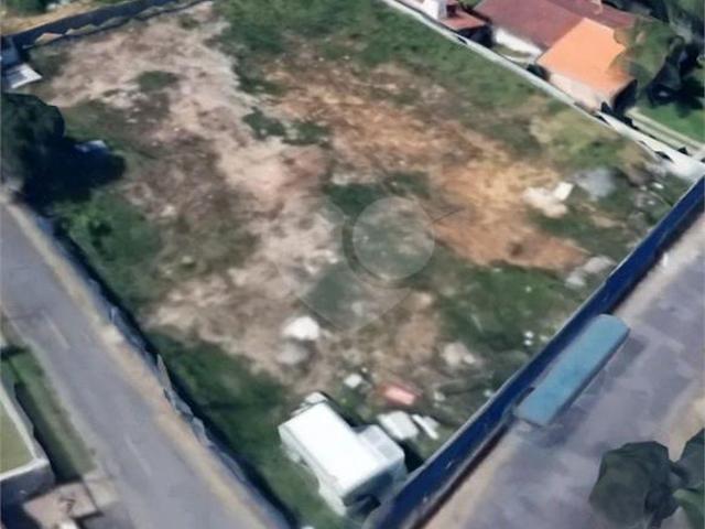 Campina do Siqueira Terreno de esquina ZR 3 2200m²