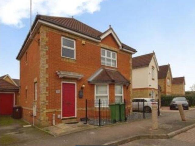 Campion Close, Romford RM7, 3 bed detached house to rent, £2,650 pcm | PrimeLocation