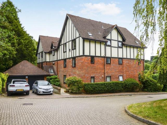 Campions Court, Berkhamsted, HP4 3 bed house to rent £2,300 pcm £531 pw