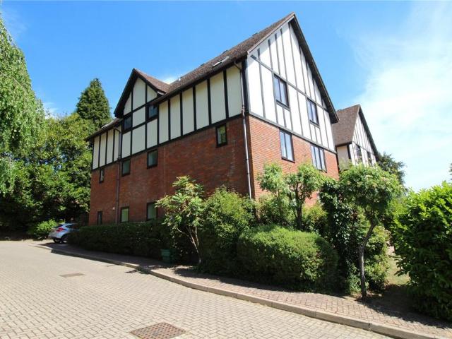 Campions Court, Berkhamsted, HP4 3 bed house to rent £2,300 pcm £531 pw